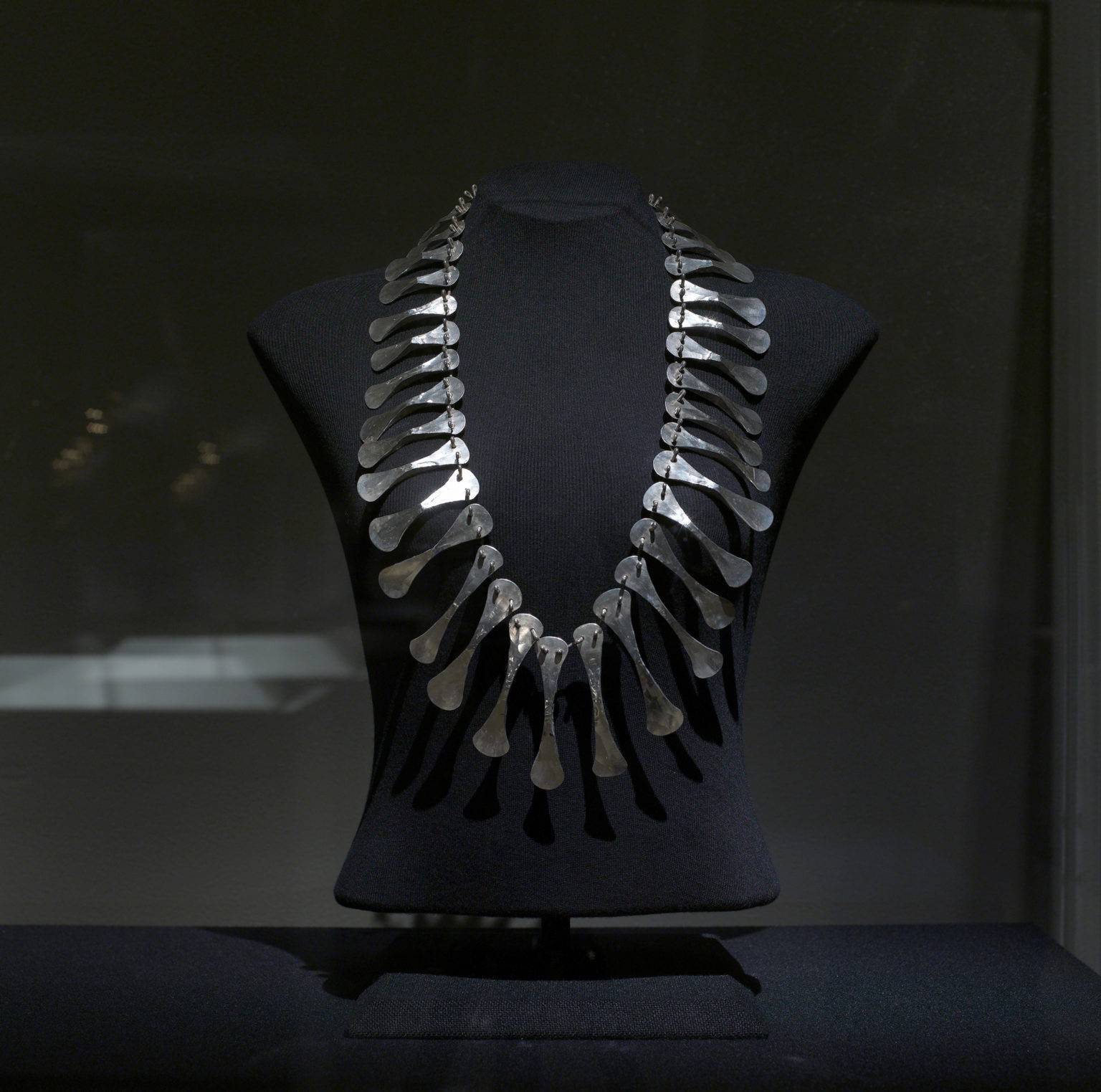 Bracelet (1940) | Calder Foundation