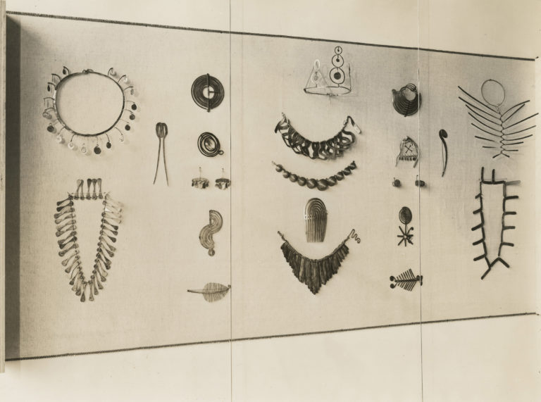 Alexander Calder: Sculptures and Constructions (1943) | Calder Foundation