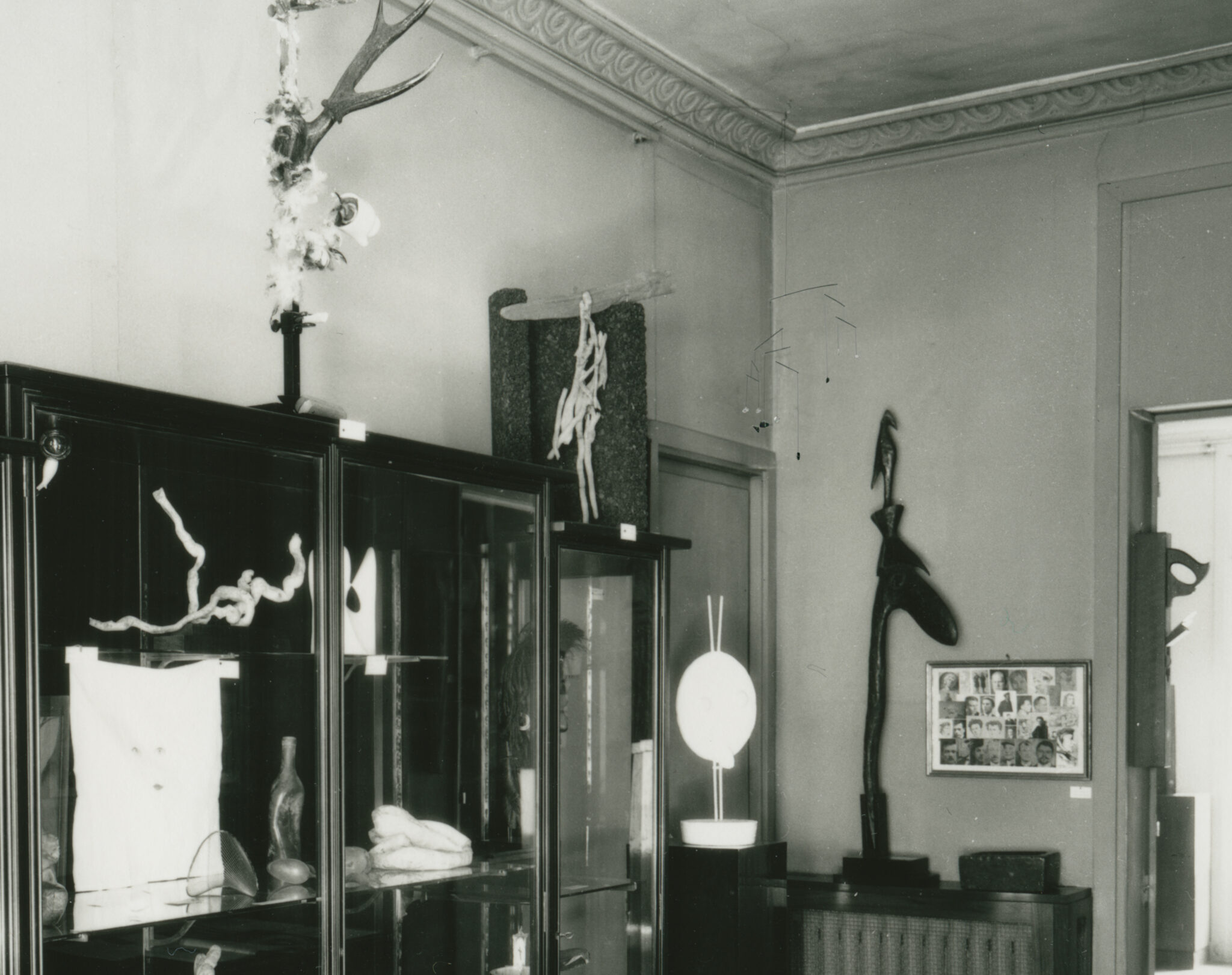 Exposition Surréaliste d’Objets (1936) | Calder Foundation