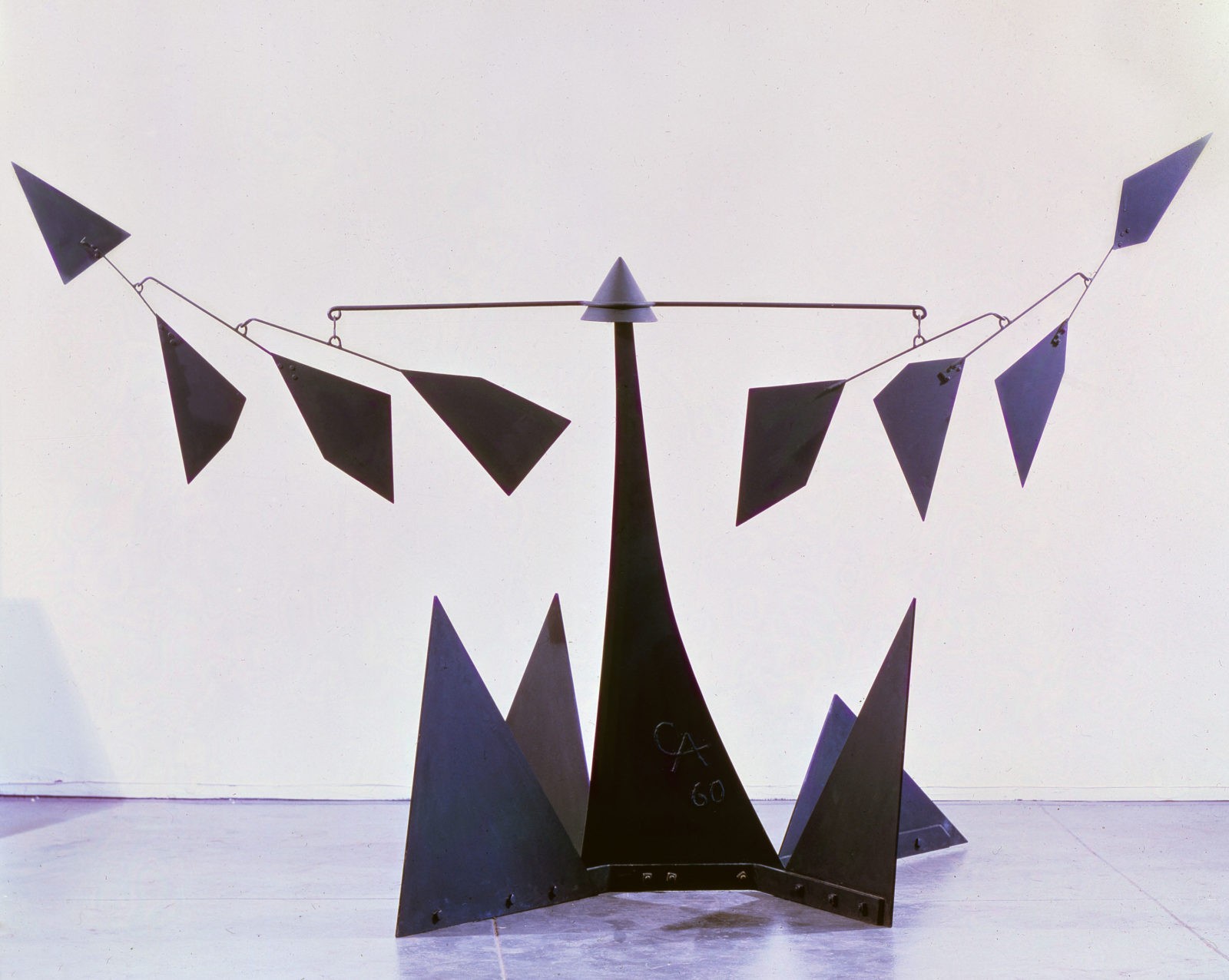 Alexander Calder: Sculpture–Mobiles (1962) | Calder Foundation