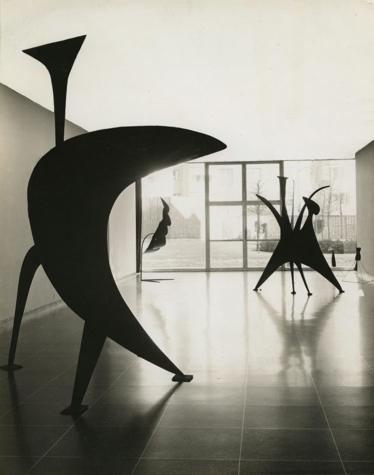 Alexander Calder: Sculptures and Constructions (1943) | Calder Foundation