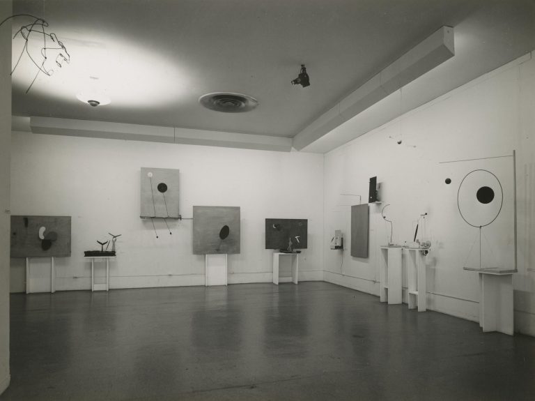 Alexander Calder: Sculptures and Constructions (1943) | Calder Foundation