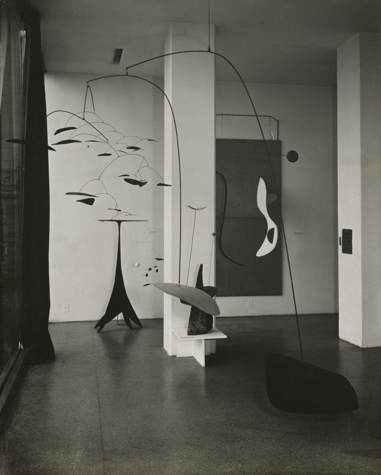 Alexander Calder: Sculptures and Constructions (1943) | Calder Foundation
