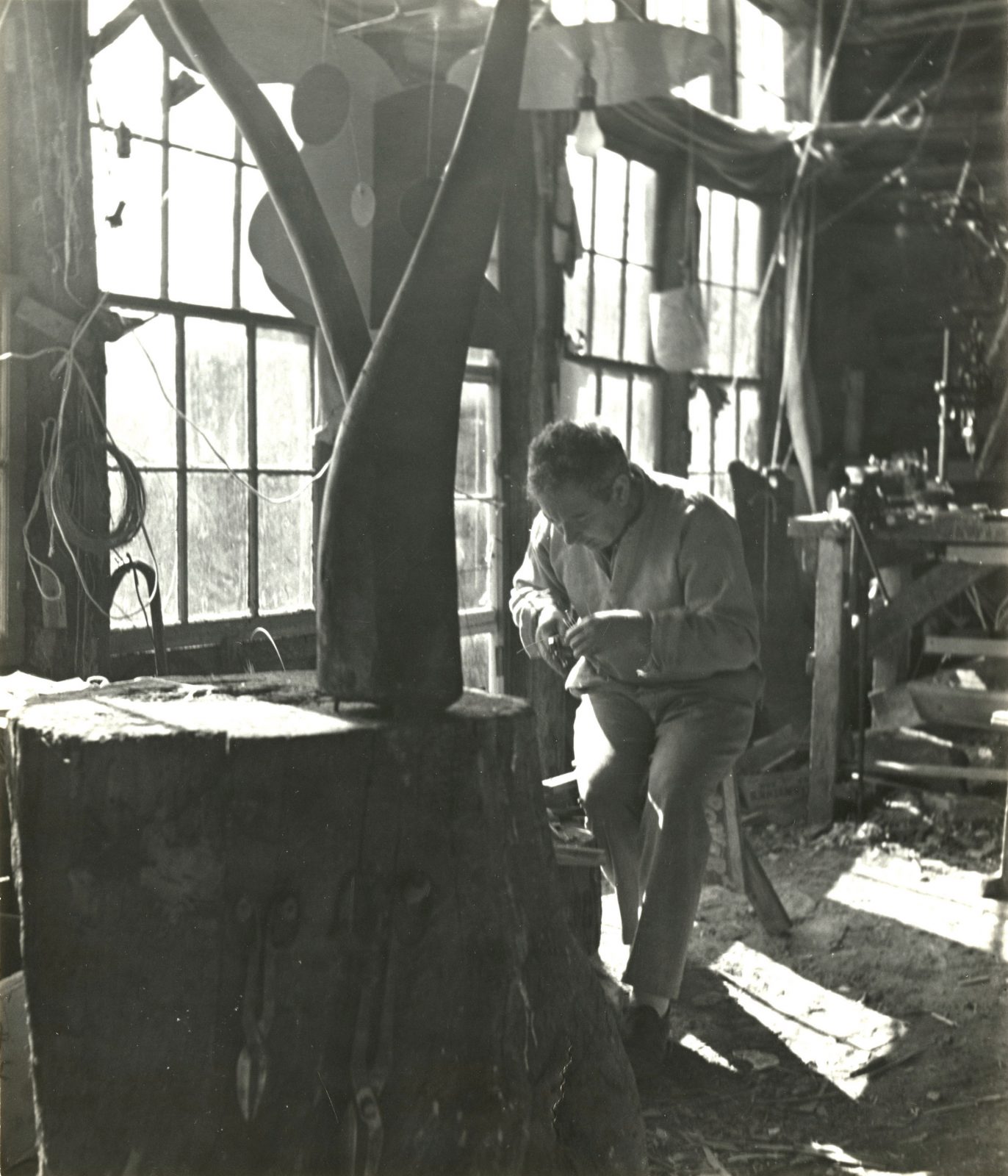 Calder, Roxbury icehouse studio (1936) | Calder Foundation