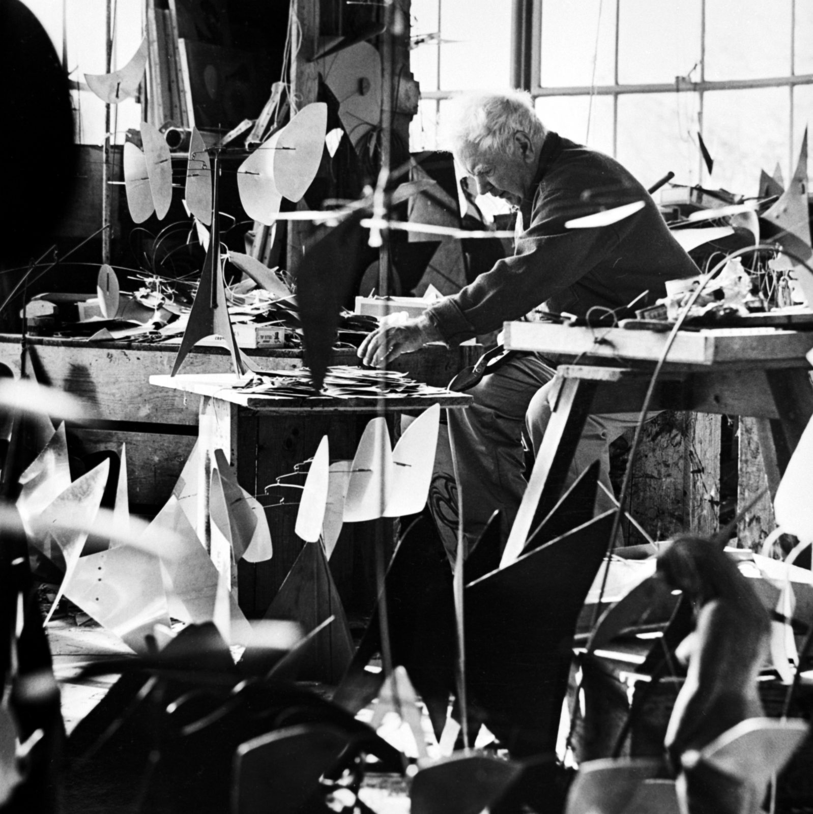 Calder, Roxbury studio (1964) | Calder Foundation