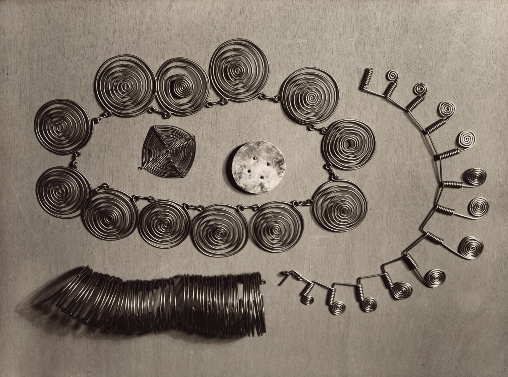 Calder jewelry (1932) | Calder Foundation