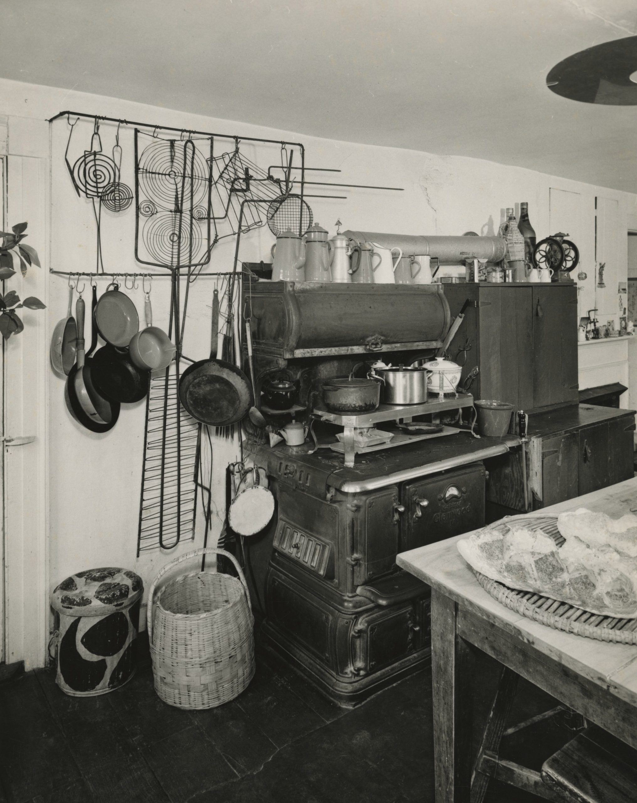 Roxbury house kitchen (1963) | Calder Foundation