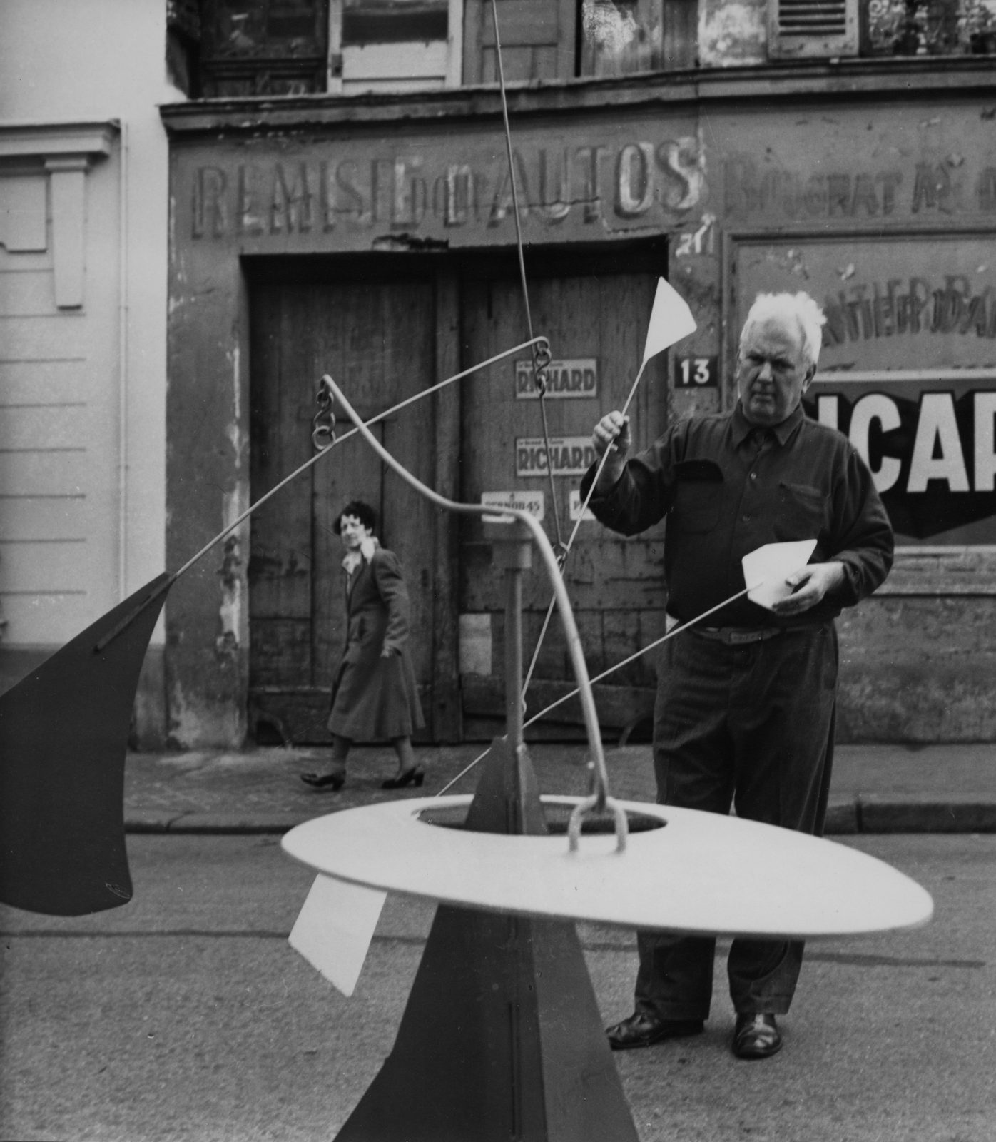 Yellow Disc (1954) | Calder Foundation