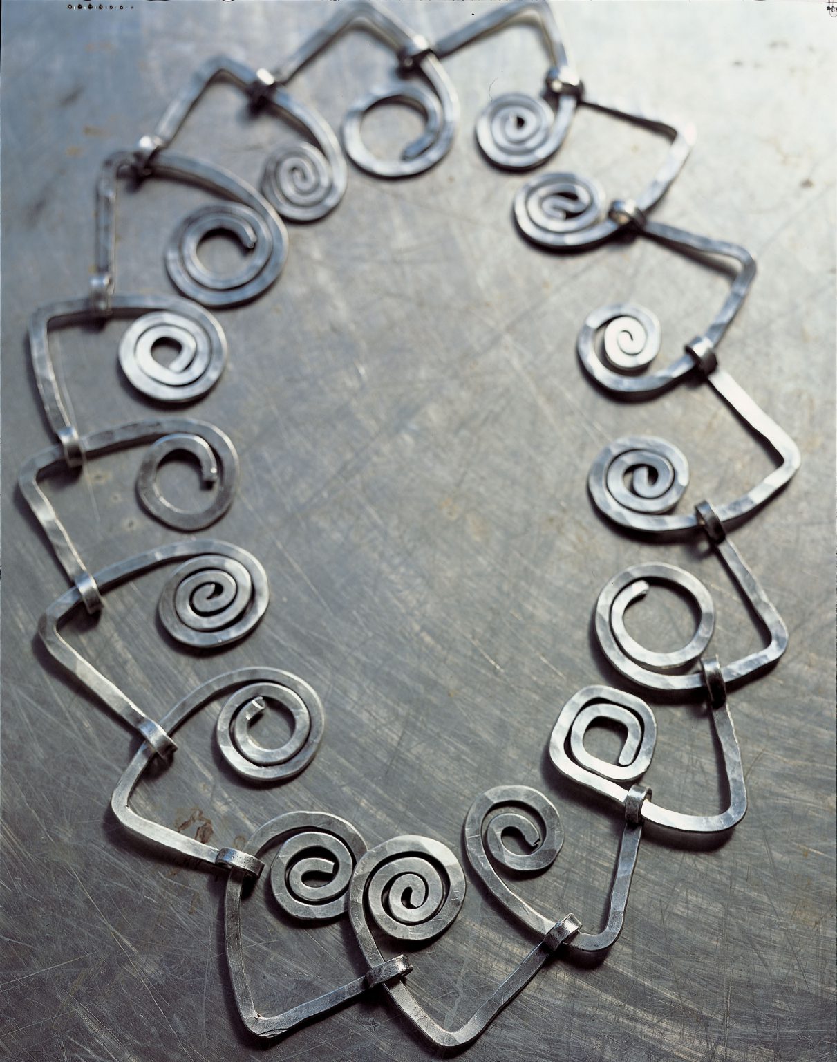 Necklace (1930) | Calder Foundation